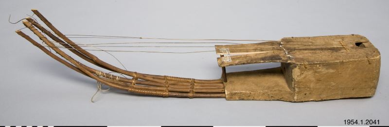 Kringla - stränginstrument, kordofon, musikinstrument